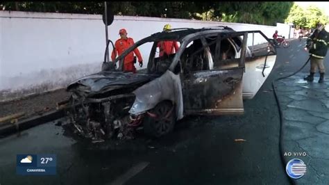 Carro pega fogo na Zona Leste de Teresina e assusta mãe e três filhos Piauí G