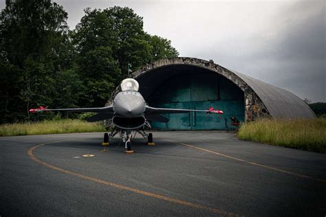 УСРЕД СУКОБА ЗЕЛЕНСКОГ И ТРАМПА БЕЛГИЈА ОДЛАЖЕ ИСПОРУКУ АВИОНА F 16 УКРАЈИНИ НА ГОДИНУ ДАНА