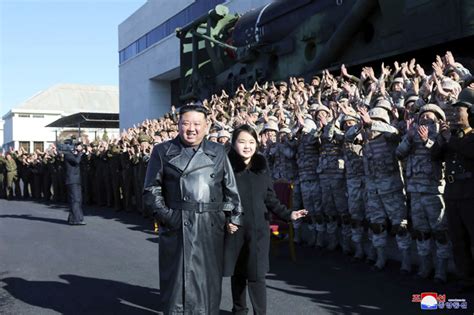北韓公主「登大人」造型激像她 金正恩父愛爆棚畫面曝 國際 中時新聞網
