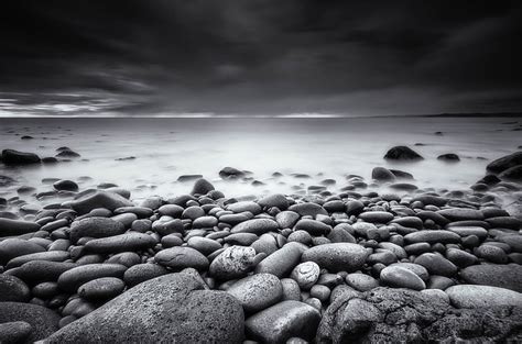 岩の形成、 石、 海岸、 ビーチ、 黒と白の写真、 ラグラン、 ワイカト、 Hdデスクトップの壁紙 Wallpaperbetter