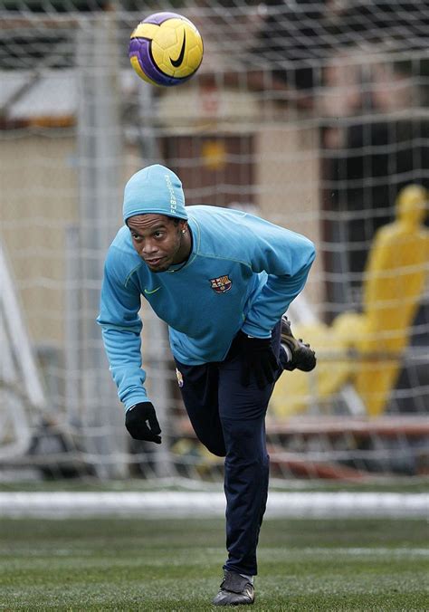 Ronaldinho Juggling