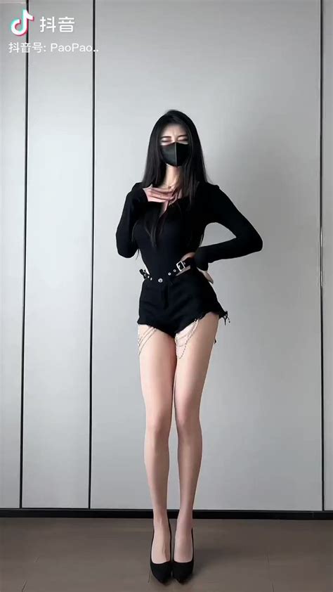 爆射抖音骚鸡 On Twitter Cindy和泡泡酱真的好像，都是一样的大长腿，都是一样的骚，每次看她俩我都硬的不行，这俩人的玉腿要是能