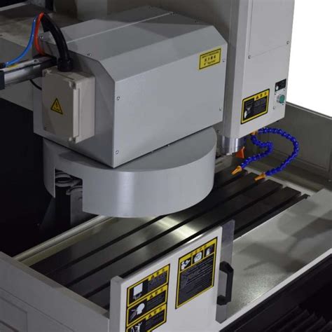 Axis Linear Way High Speed CNC Milling Machine BT Vertical Machining Centers