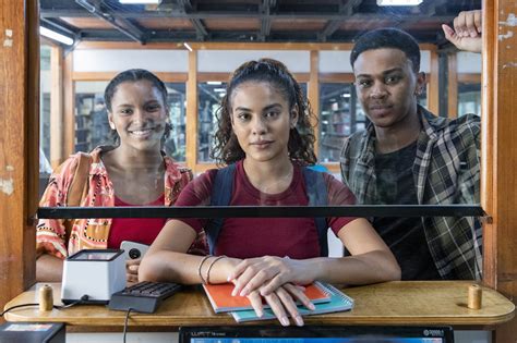 Conta A História De Muitas Jovens Diz Bella Campos Sobre A Jenifer