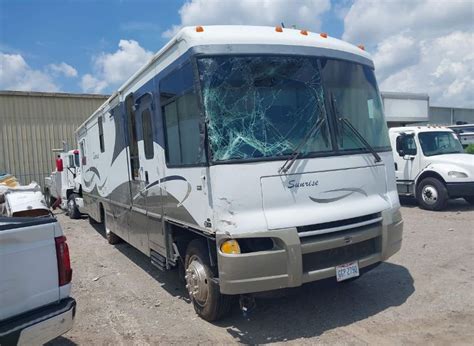 Sold 2005 Workhorse Custom Chassis Motorhome Chassis W22 In South Bend