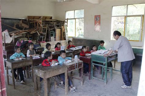 乡村小学学校图片过去农村学校图片乡村小学大山谷图库