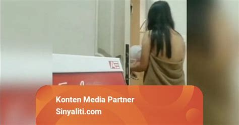 VIRAL Aksi Prank Wanita Buka Handuk Ini Malah Tuai Kecaman Kumparan Com