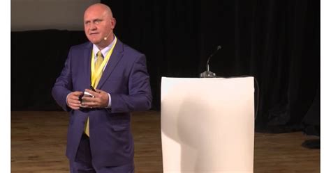 Министър Цоков се обърна към служителите на МОН със съмишленици