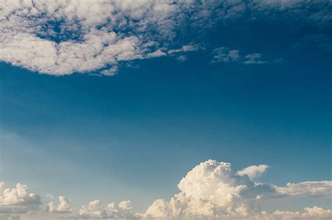 구름 서러스와 일몰에 푸른 하늘에 대한 Cumulonimbus 0명에 대한 스톡 사진 및 기타 이미지 0명 경관 구름