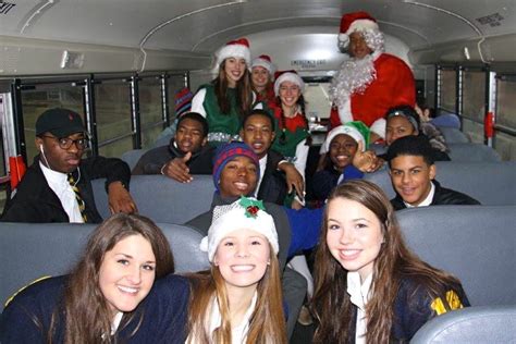 Detroit Country Day School Students Spread Holiday Cheer At Harms