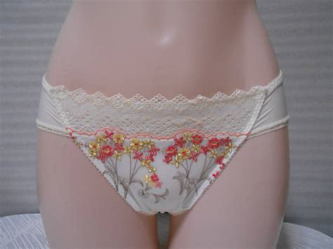 【未使用】20※ecoワコール光沢小花刺繍andゴールド光沢レースバック光沢ストレッチレース薄ツルビキニパンティlの落札情報詳細