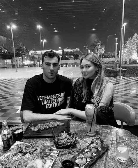 მოდი წავიდეთ მოდი წავიდეთ Added A New Photo