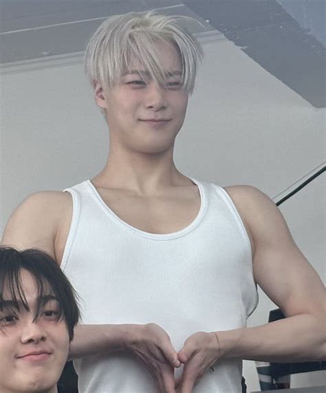 [잡담] 아스트로 멤버들이 올려준 문빈 사진 너무 귀엽다 인스티즈 Instiz 연예 카테고리