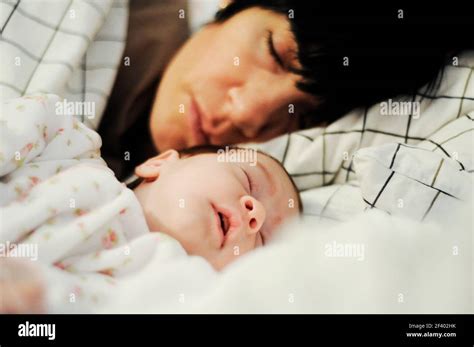 Mother Son Sleeping Together Hi Res Stock Photography And Images Alamy