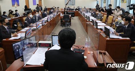 공영방송 지배구조법 과방위 통과野 단독처리