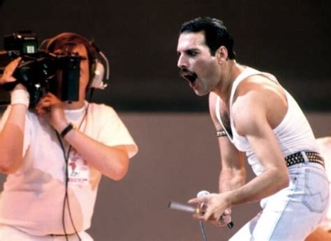 Фредди Меркьюри биография личная жизнь фото причина смерти песни и где похоронен солист