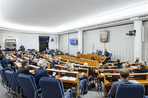 Senat Przyj W Asny Projekt Ustawy O Oze