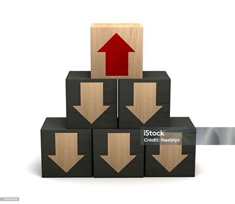 나무 블록 반대 방향으로 향하게 하는 빨간색 화살표와 함께 검은 화살표 독특한 생각 다른 개인과 군중에서 밖으로 서 피라미드