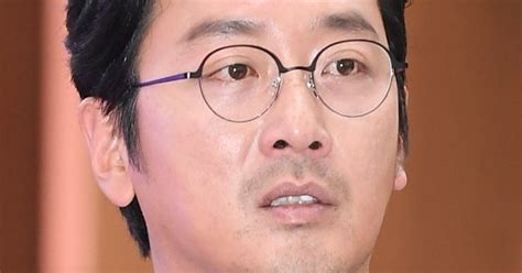 하정우 긴장한 표정