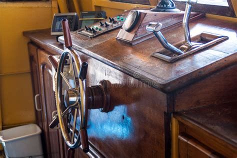 Amazon Brasile 27 Giugno 2015 Timone Della Barca Anna Karoline Ii Che Maneggia Il Fiume