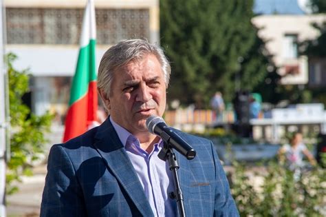 Поздрав от кмета на община Мездра Иван Аспарухов по случай Международния ден на учителя