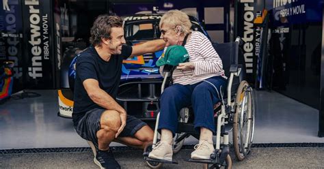 Fernando Alonso cierra el círculo y cumple el sueño de su fan más longeva Infobae