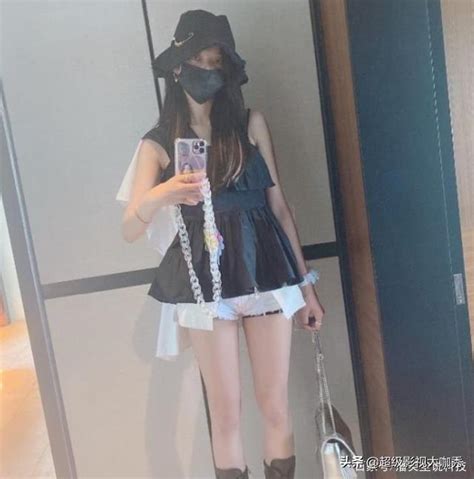 吳宣儀的腿受到上帝的寵愛，給自己拍張自畫像，網友：頂級漫畫腿 每日頭條