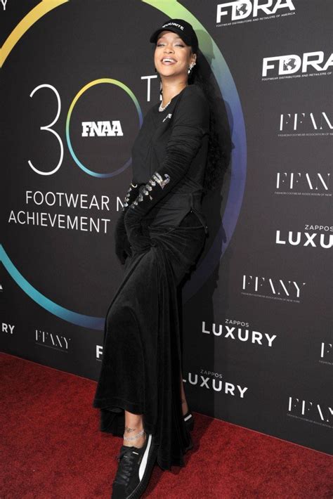 Rihanna Braless 23 Photos Thefappening
