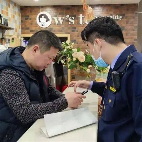 市场监管凤凰所“三个到位”全面落实“湖州通”场景应用，为你我贴上“安全码”防控商户疫情