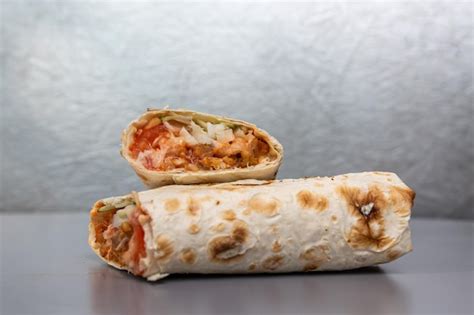 Premium Photo Shaurma In Pita Bread With Chicken And Vegetable