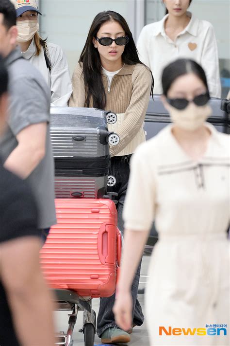 트와이스 지효 ‘많은 짐도 직접 끌며 포토엔hd 뉴스인코리아