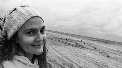 Drew Barrymore Reminds Us Shes The Queen Of No Makeup Selfies