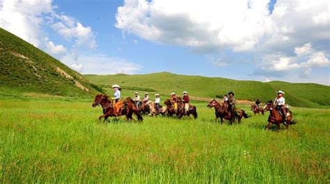 草原图片高清骑马 大草原图片风景图片 草原图片骏马 第7页 大山谷图库
