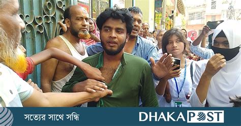ধর্ষণের বিরুদ্ধে নারী শিক্ষার্থীদের বিক্ষোভ মিছিল যুবকের বাধা