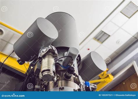 Microscopio Electrónico De La Transmisión En Un Laboratorio Científico