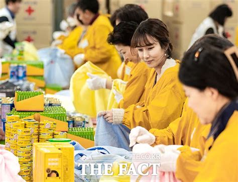 한동훈 부인 진은정 변호사 첫 등장사랑의 선물 제작 Tf포착 포토 기사 더팩트