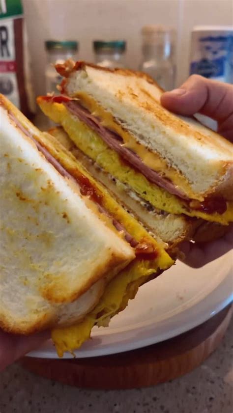 은이네키친 I Eunekitchen 치즈 듬뿍 넣은 그릴드 샌드위치 만들기🥪 가끔 생각나는 메뉴 중 하나인 그릴드 햄 치즈 샌드위치 치즈 가득 넣어 만들었어요 📍재료