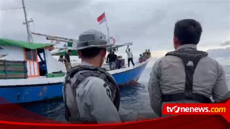 Bakamla RI Selamatkan Nelayan Yang Terombang Ambing Di Selat Makassar