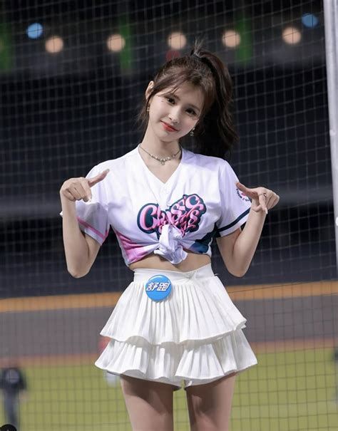 Korean Cheerleader Eunb Becomes Live Streamer After Taiwan Setback