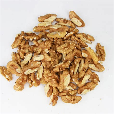 China Walnut Kernel Quarters Light Color Walnut And Walnut Kernel