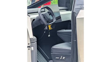 รูปภาพ 3 รายละเอียดเกี่ยวกับ หลุดภาพภายใน Tesla Cybertruck คันจริง พบ