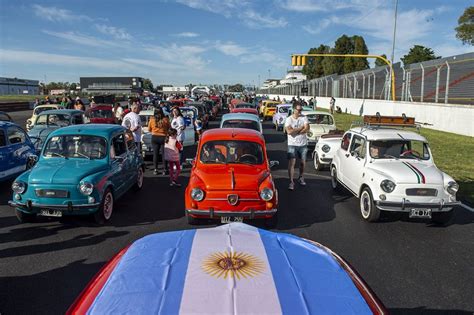 Fiat 600 mediante una caravana multitudinaria se inauguró oficialmente