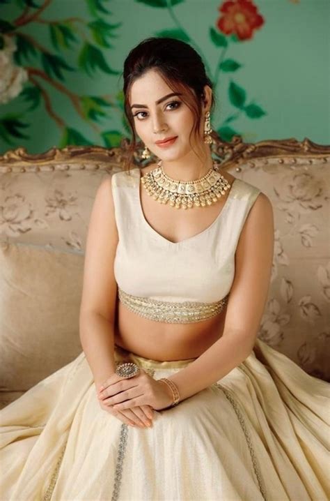 Minakshi Jaiswal Photo 2 Of 4