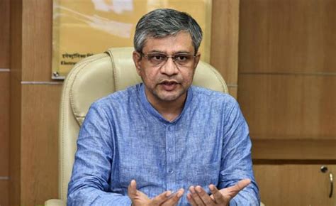 Deepfake డీప్‌ఫేక్‌పై అలజడి త్వరలో సోషల్‌మీడియా సంస్థలు కేంద్రం భేటీ Govt To Meet Social