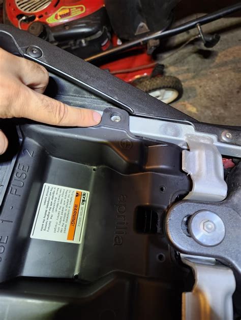 Rs660 Battery Covers Scew Raprilia