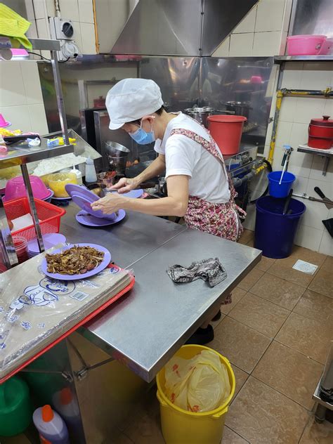 Hock Huat Fried Kway Teow Queue Worthy 3 Char Kway Teow By Auntie In