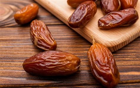 خرما آبادان؛ مضافتی کبکاب پیارم طعم شیرین بافت نرم حاوی کلسیم آراد