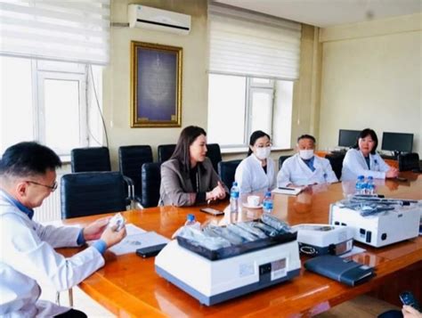 Улсын гуравдугаар төв эмнэлэгт оношилгоо эмчилгээний тоног төхөөрөмж өглөө