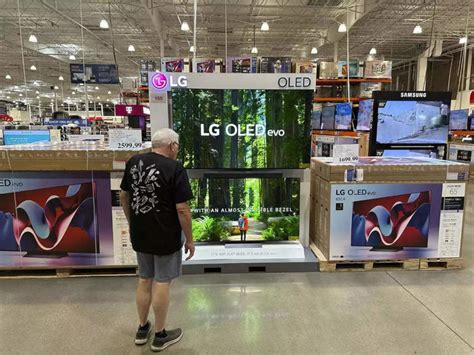 Us Economy Seen Shining On Election Eve Amid Robust Consumer Spending