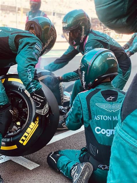 Aston Martin Pit Crew Fotografia Deportiva Carreras De F1 Deportes